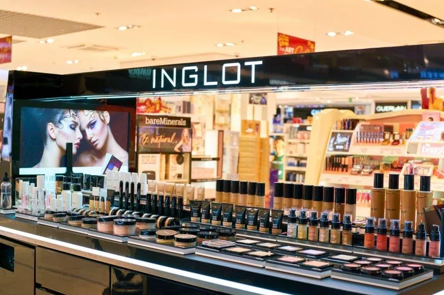 Inglot w nowym roku stawia na naukę i nowe technologie