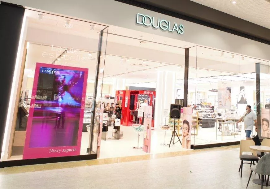 Douglas w Polsce to największa sieć stacjonarnych perfumerii oraz mocny ...