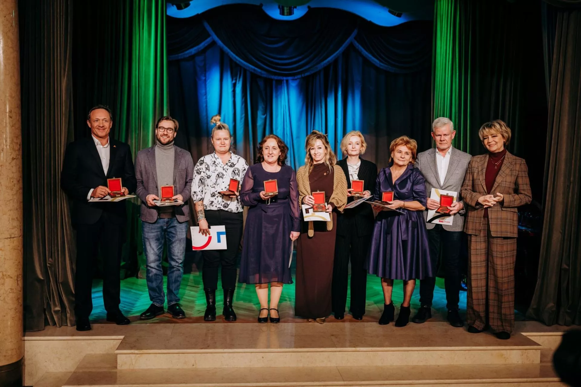 Marcin Grabara, prezes zarządu Rossmann, wyróżniony medalem z okazji ...