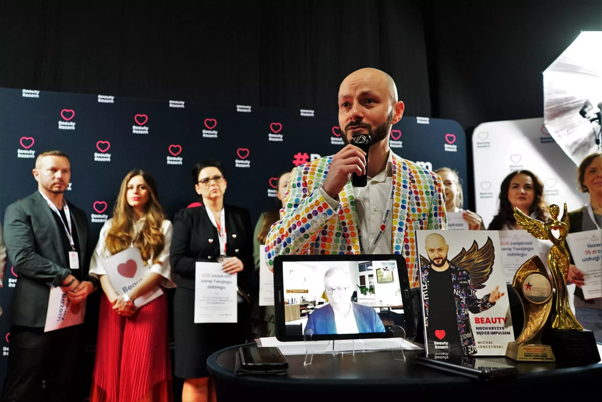 W Rządowym Centrum Legislacji pojawiło się rozporządzenie obniżające VAT na usługi kosmetyczne z ...