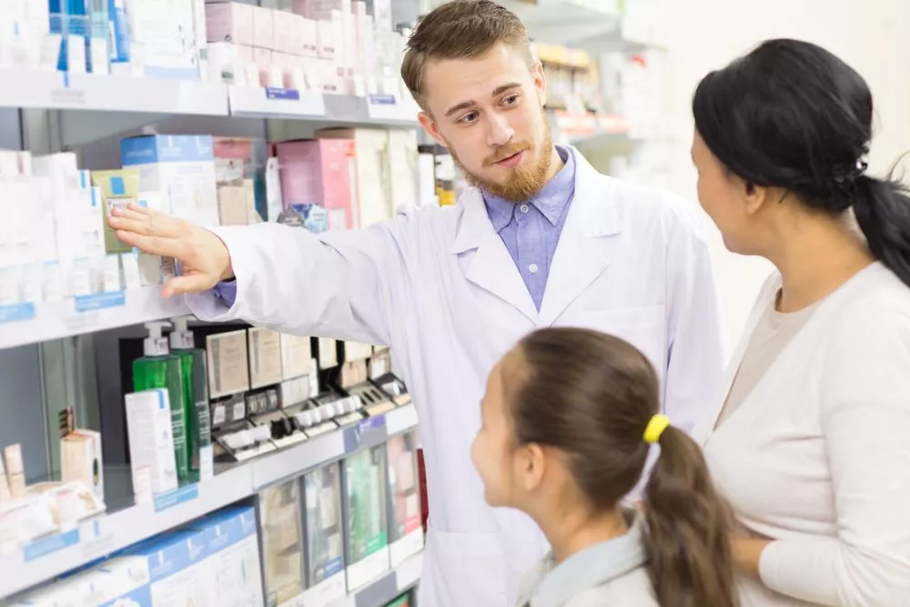 Farmaceuta jak lekarz. Pacjenci idą do apteki po poradę nie tylko po leki